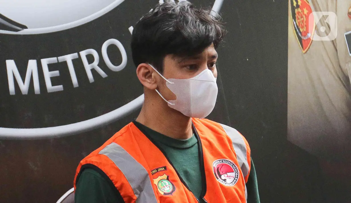 Penampakan Aktor Revaldo Pakai Rompi Tahanan untuk Kali Ketiga - Foto Liputan6.com