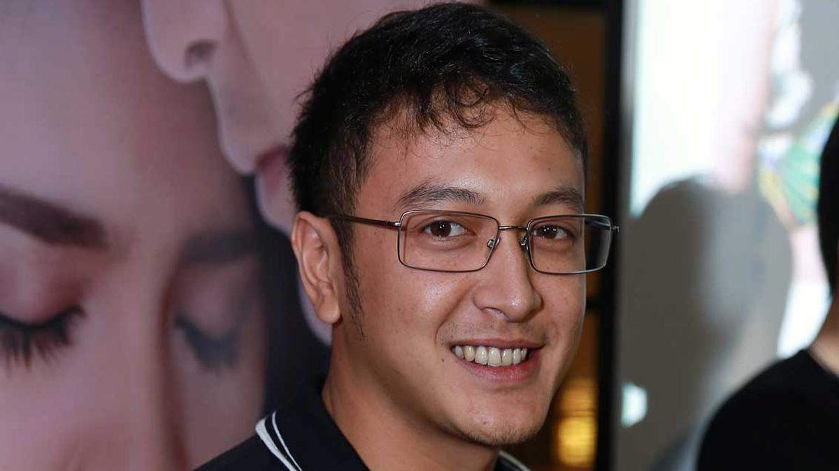 Dimas Anggara: London Love Story Bikin 'Baper' di Momen Valentine ...