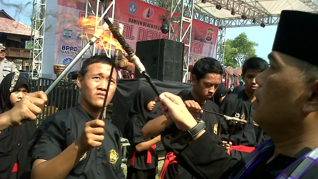 Debus dan Air Terjun 100 Meter di Nagari Mandeh - Regional Liputan6.com