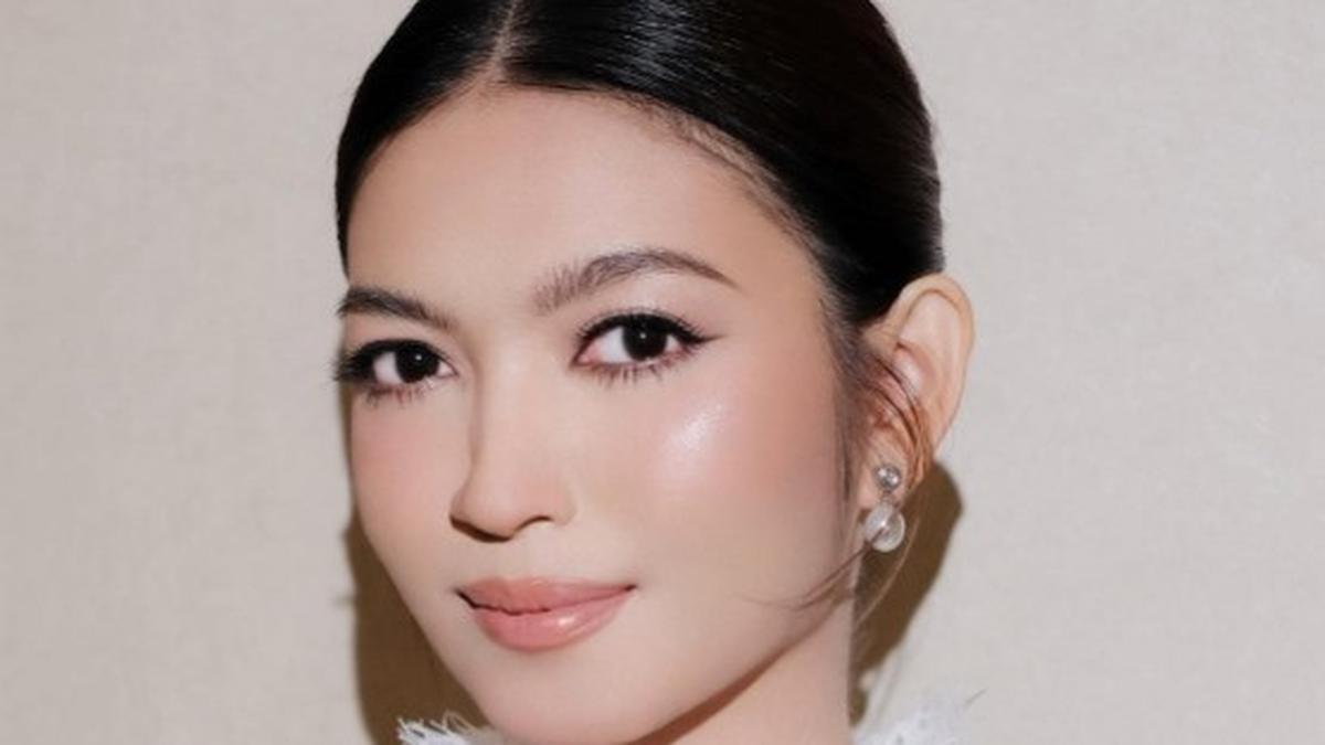 Foto-Foto Selvi Ananda Kenakan Busana Buatan Lokal