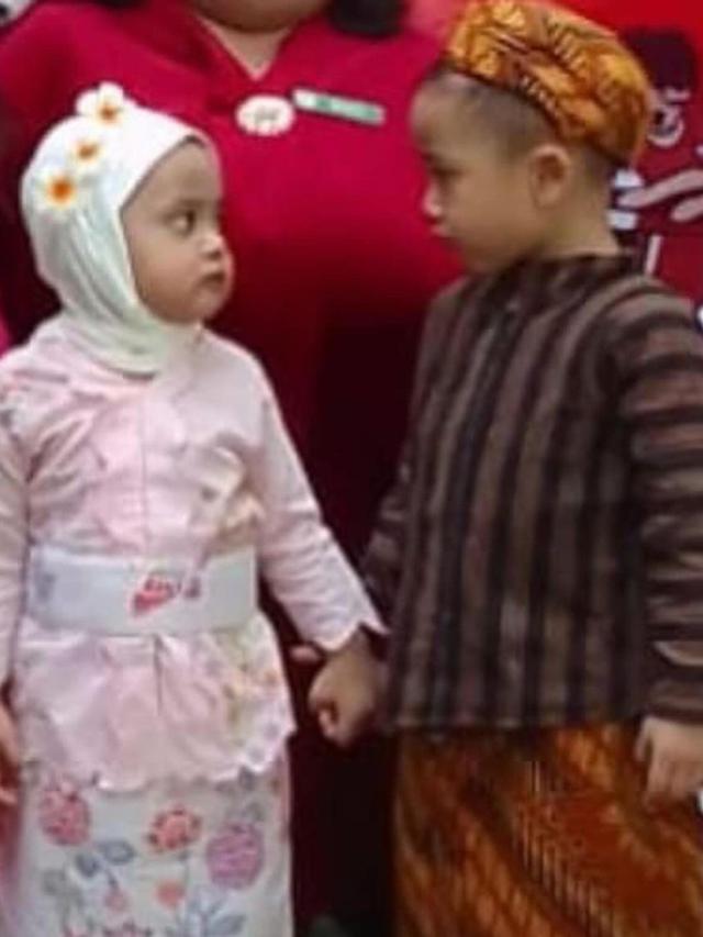 Potret Rayyanza Cipung Tampil Menggemaskan dengan Baju Lurik Jawa di ...