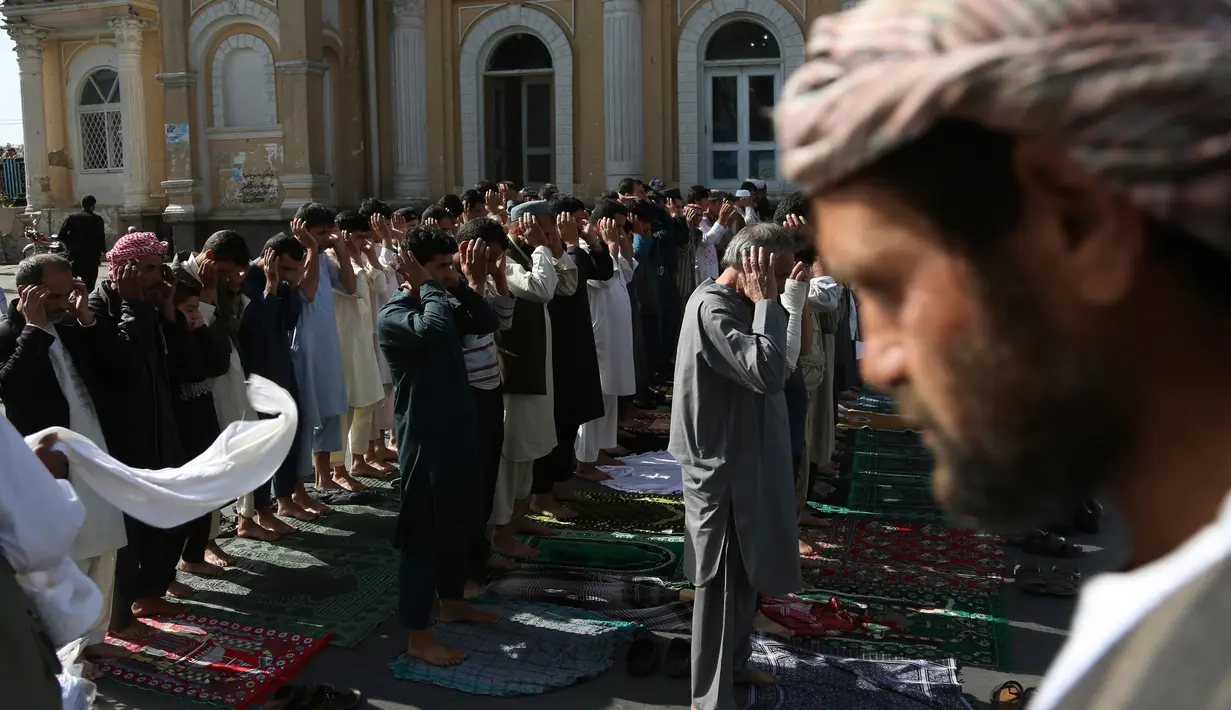 Ragam Pelaksanaan Salat Idul Fitri di Sejumlah Negara - Foto Liputan6.com