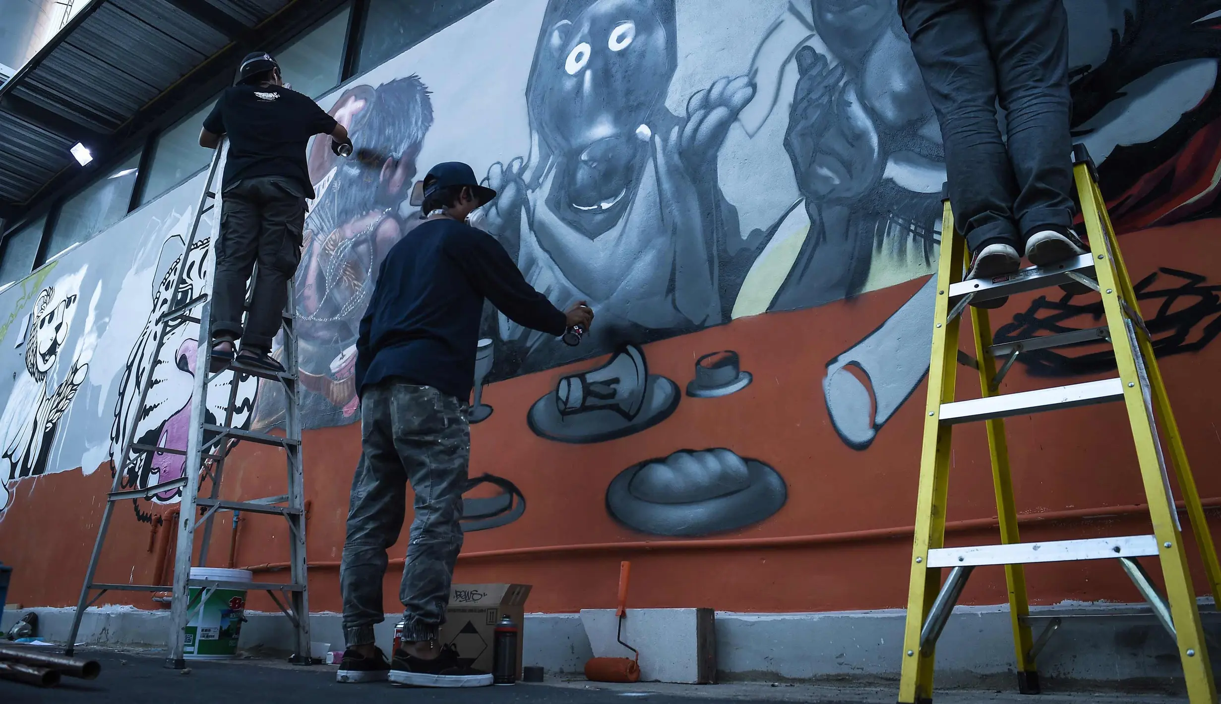 FOTO: Seniman Bangkok Protes Perburuan Satwa Liar Lewat Mural - Foto ...