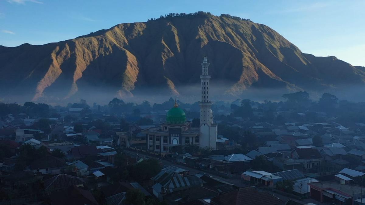 Fakta Menarik di Balik Keindahan Desa Sembalun Rinjani - Regional ...