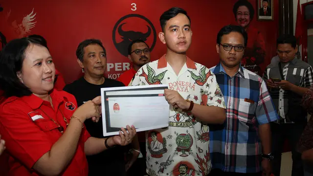 HEADLINE: Gibran Kembalikan KTA PDIP dan Kegalauan Bobby Nasution, Pertanda Apa? - News Liputan6.com