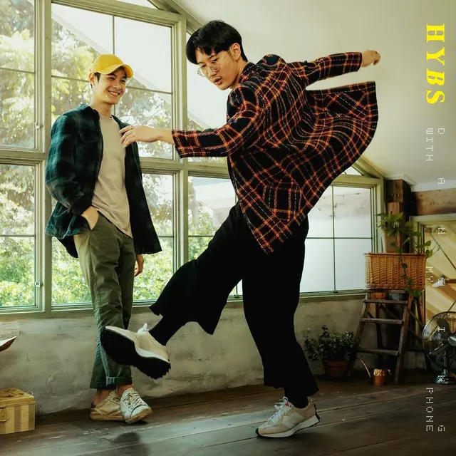 Lirik Lagu Dancing With My Phone dari HYBS, Duo Asal Thailand - ShowBiz ...