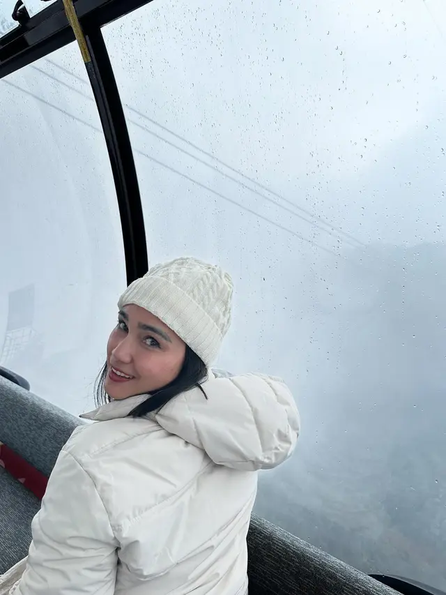 7 Potret Seru Feby Febiola dan Franky Sihombing Liburan Ke Vietnam ...