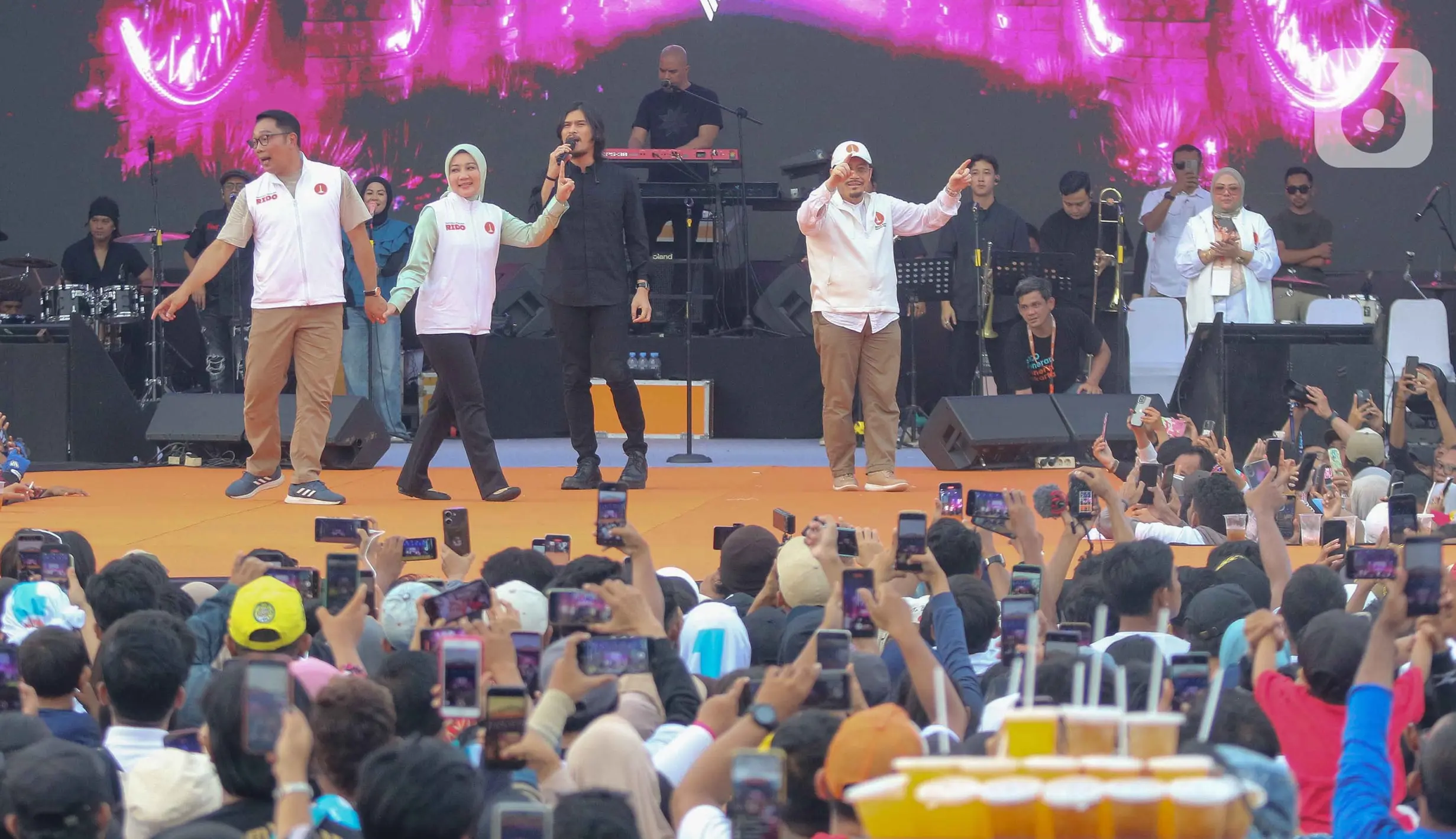 Tumbuhkan Semangat Kader, Pasangan RIDO Gelar Kampanye Akbar Satu1n ...