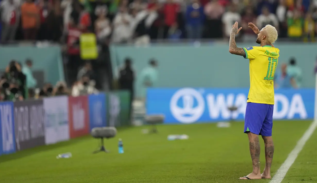 Foto: Neymar Mah Bebas, Keliling Lapangan Pakai Sendal Jepit setelah Brasil Kalahkan Korsel di ...