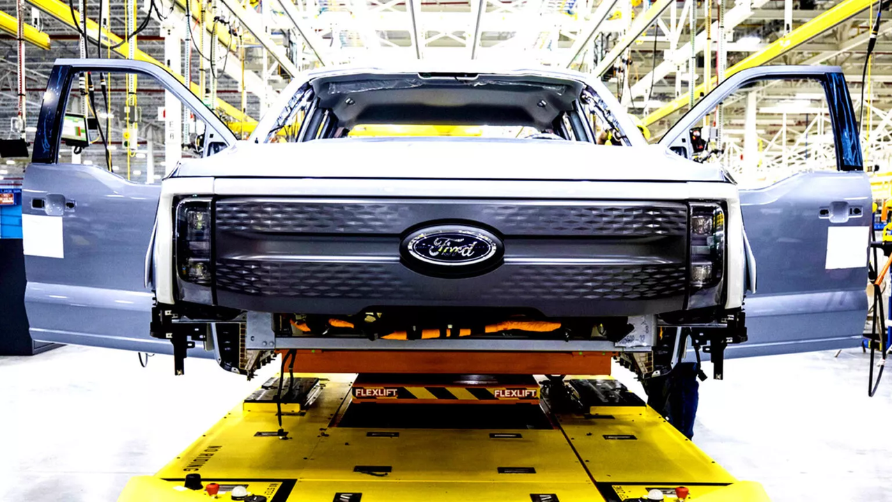 Ford Siapkan Mobil Listrik Murah dengan Teknologi Otonom Level 3 pada 2028