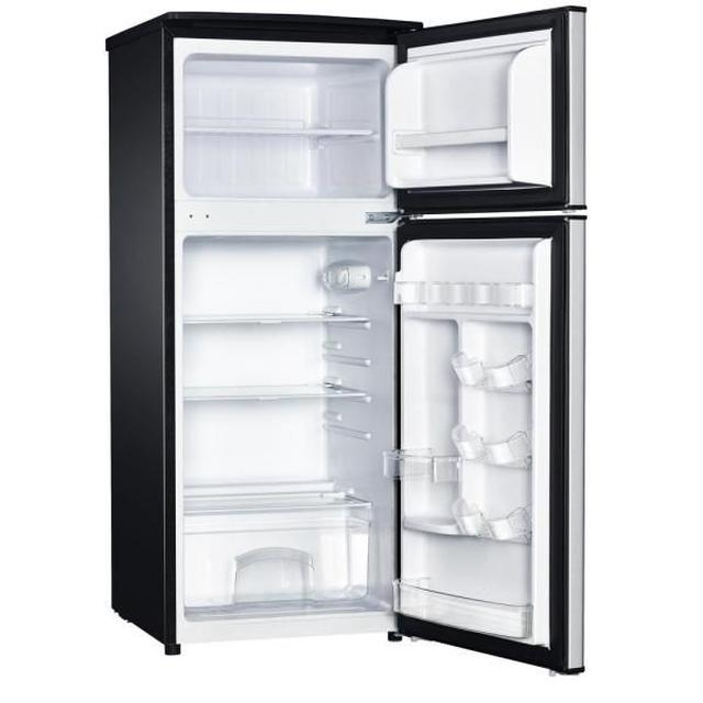 7 Cara Membersihkan Rak Kulkas Lengket agar Tidak Bau dan Aman Dipakai