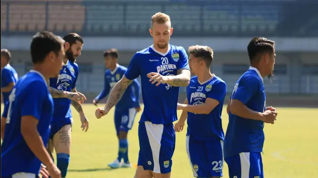 Dukungan Bobotoh Persib Meledakkan Semangat Kevin van Kippersluis ...