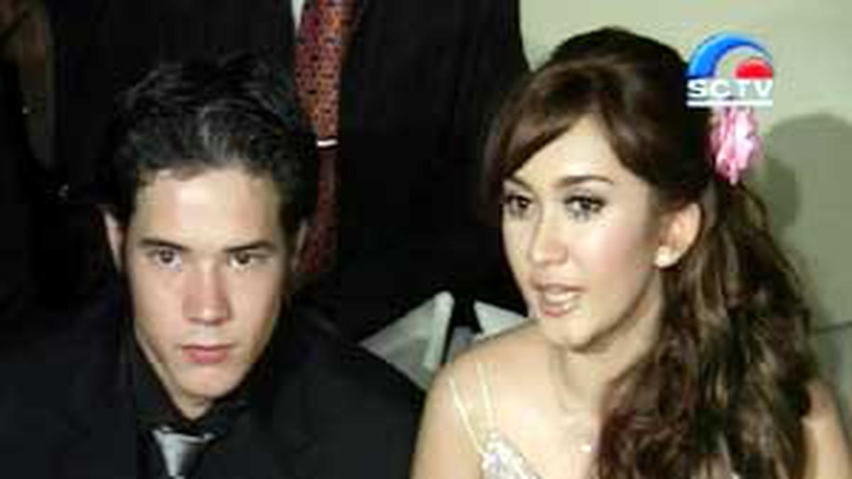 Nafa Urbach-Zack Lee Tunangan - ShowBiz Liputan6.com
