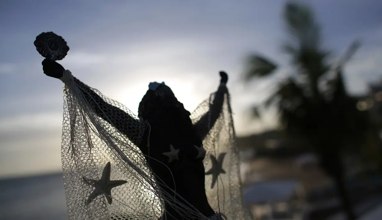 FOTO: Warga Brasil Gelar Tradisi Ritual Yemanja untuk Dewi Laut - Foto ...