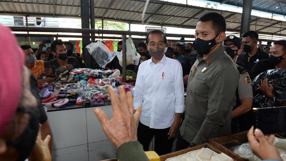 Rasa Senang Pedagang Pasar Kebun Lada Binjai Dapat Kaos dari Jokowi ...
