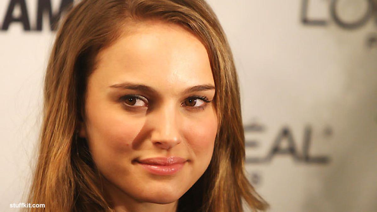 Natalie Portman Resmi Sutradarai `A Tale of Love and Darkness ...