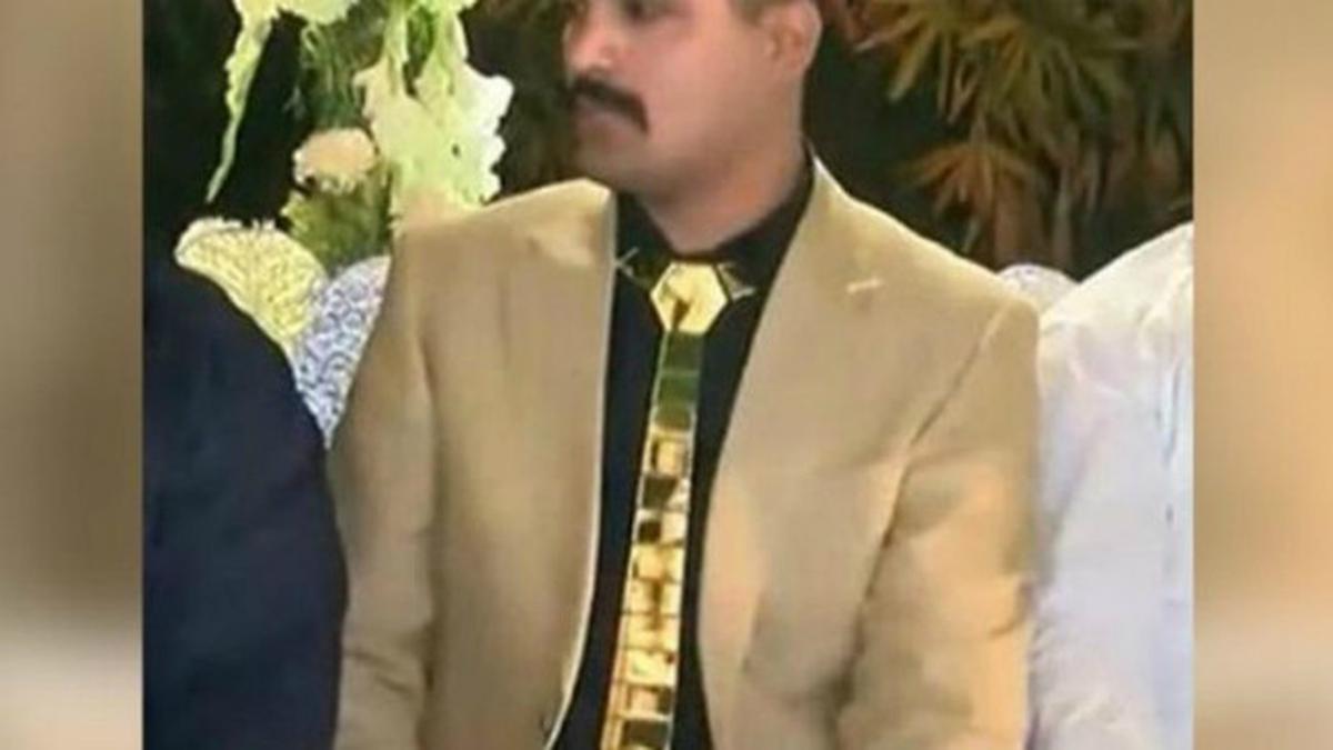 Pernikahan Mewah Setelan Pengantin Pria Ini Berlapis Emas Ratusan Juta