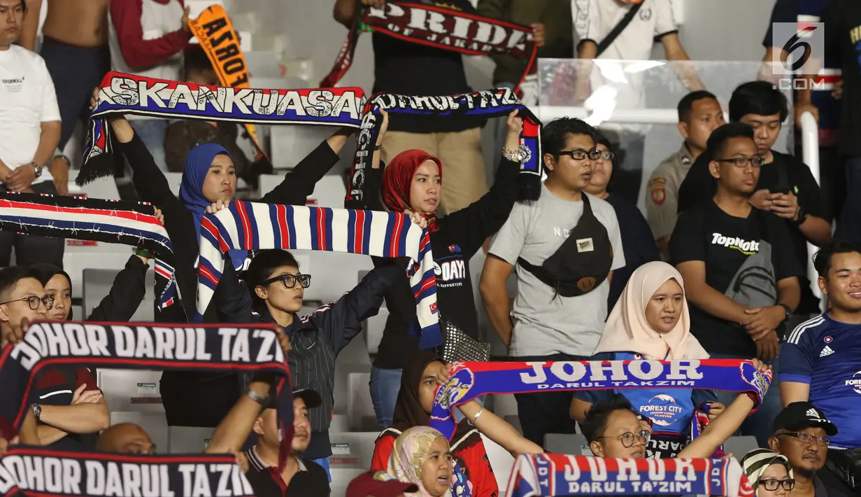 FOTO: Aksi Suporter Persija dan Johor Darul Takzim Meriahkan Laga di GBK - Foto Liputan6.com