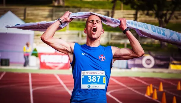 Lirik Lagu Qing Fei De Yi - Harlem Yu - Ragam Bola.com