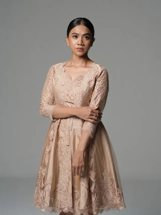 11 Model Dress Brokat Satin Mewah yang Memukau di 2025, Tampil Stunning ...
