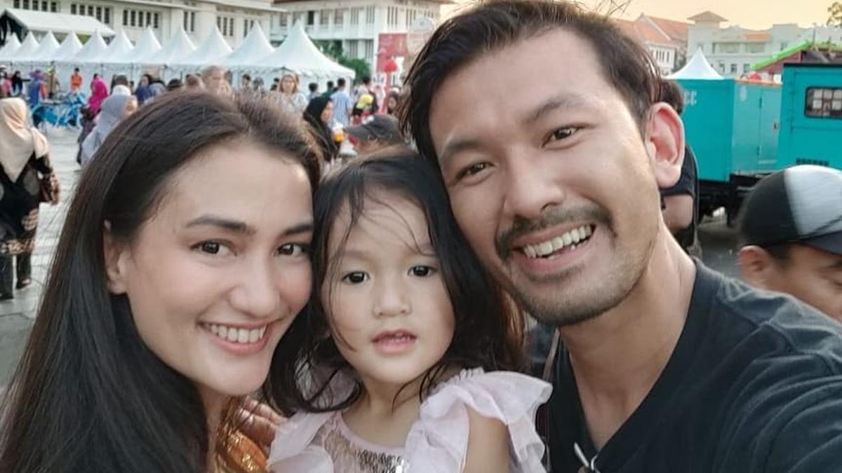 Alasan Atiqah Hasiholan Pilih Liburan di Bali - Photo Fimela.com