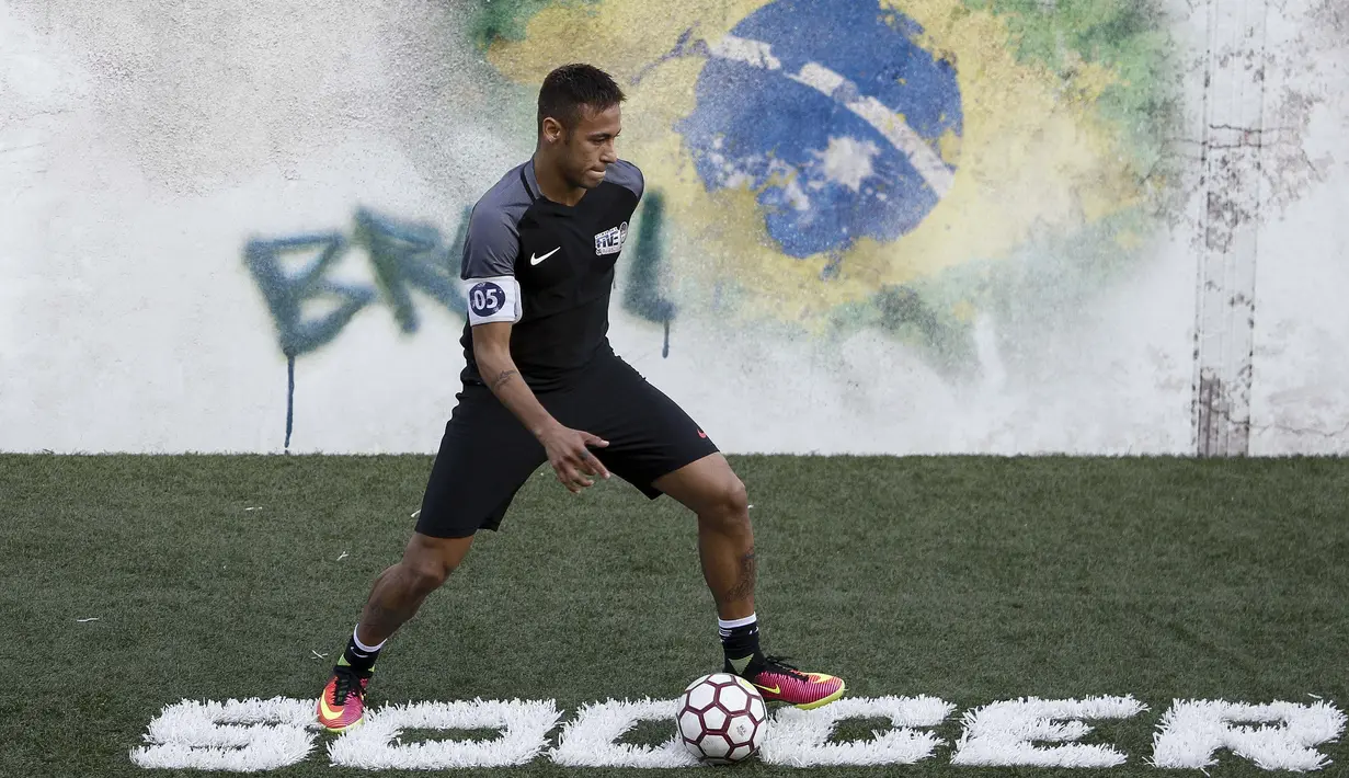 Mengintip Aksi Neymar di Neymar Junior Institute Project - Foto Bola.com