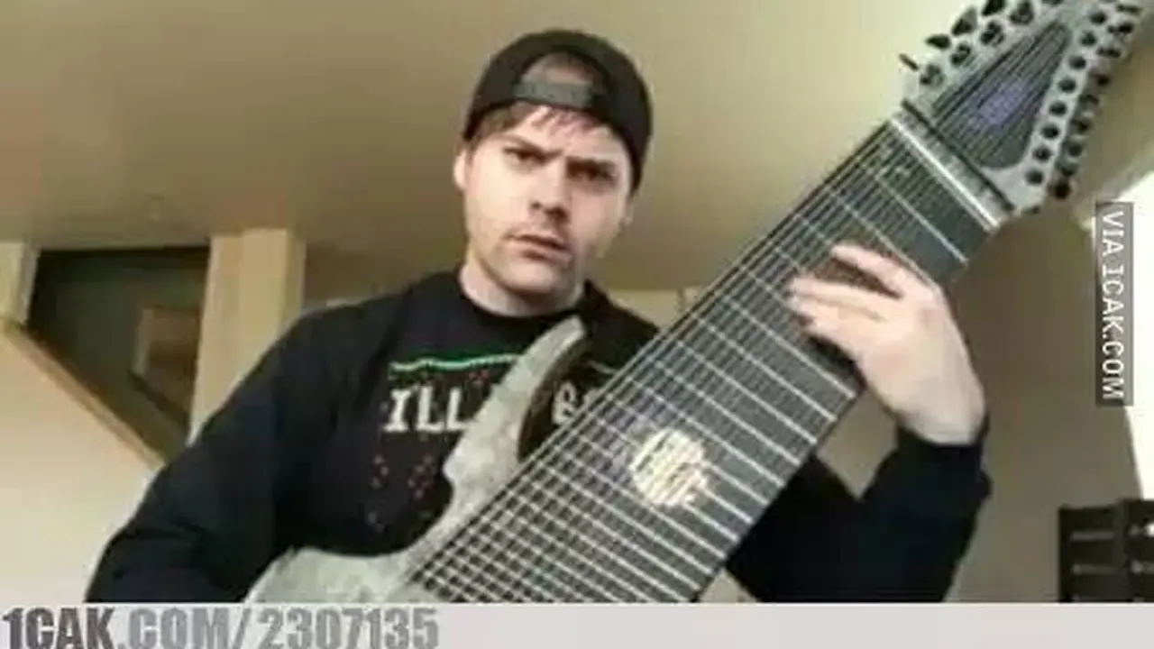 7 Potret Nyeleneh Orang Saat Main Gitar Ini Bikin Geleng Kepala - Hot ...