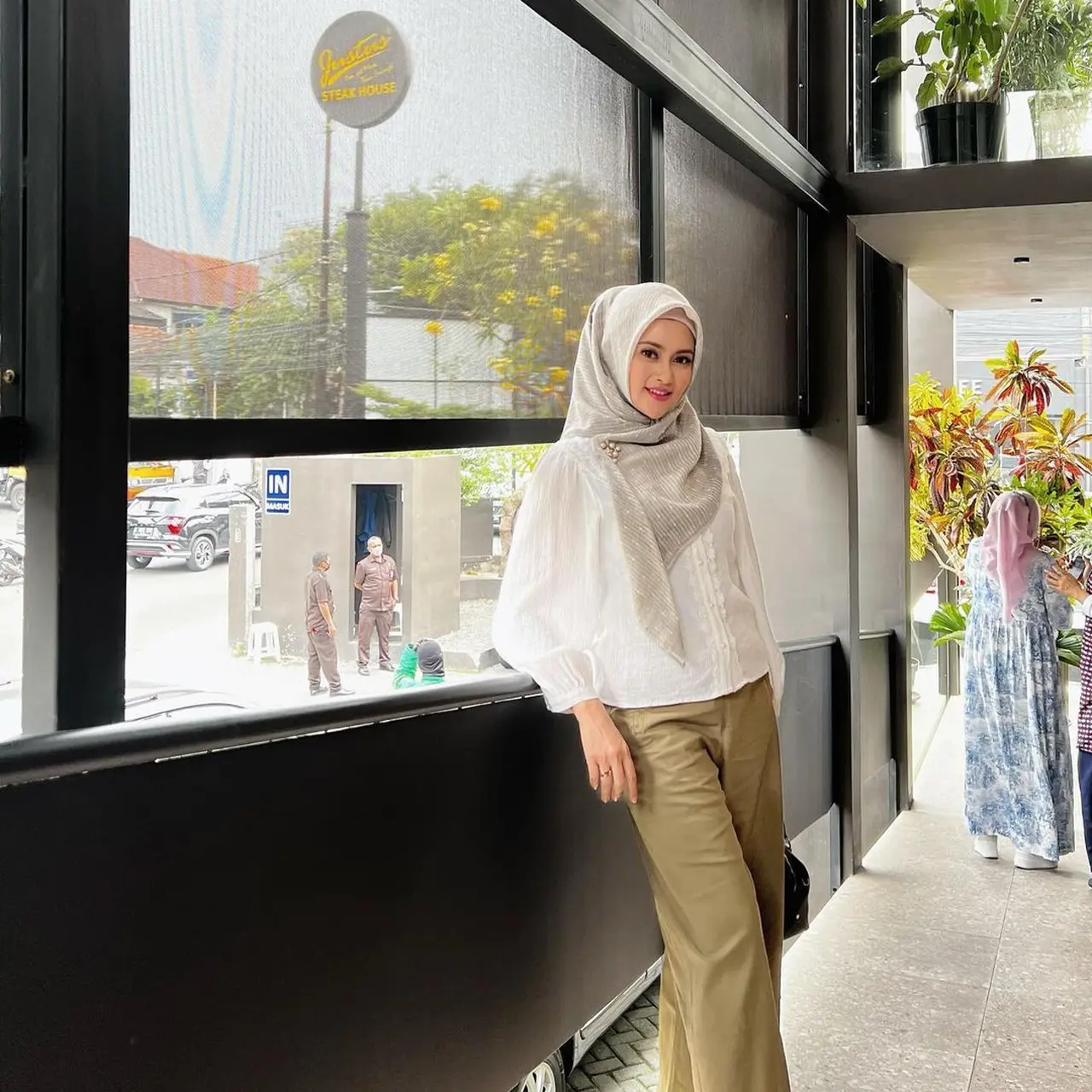 Akui Masih Belajar, Ini 6 Potret Ratu Dewi Imasy 'Dari Jendela SMP ...