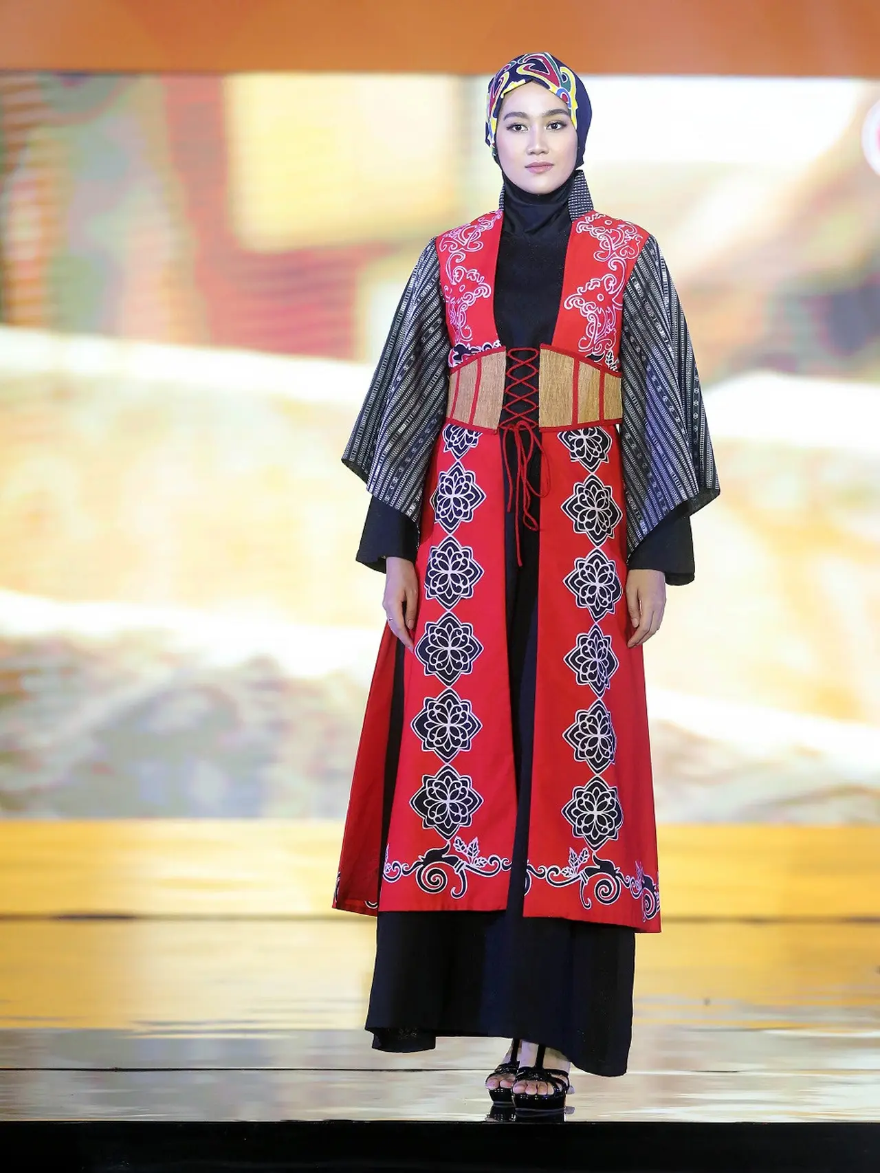 Parade Batik Khas Kota Tarakan Rancangan Desainer Wignyo Rahadi di ...