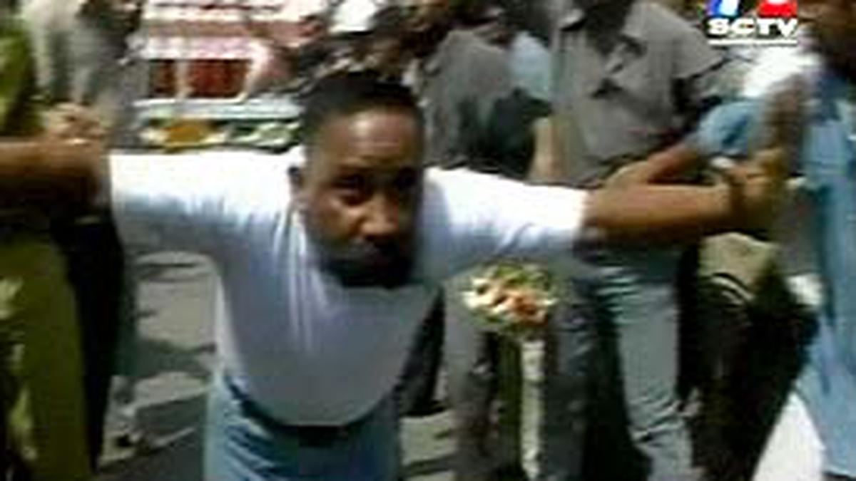 Rambut Sailendra Nath Roy Bisa Menarik Bus - Global Liputan6.com