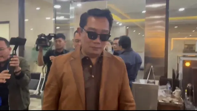 Gaya Necis Ridwan Kamil Siap Tes DNA terkait Anak Lisa Mariana, Pakai ...