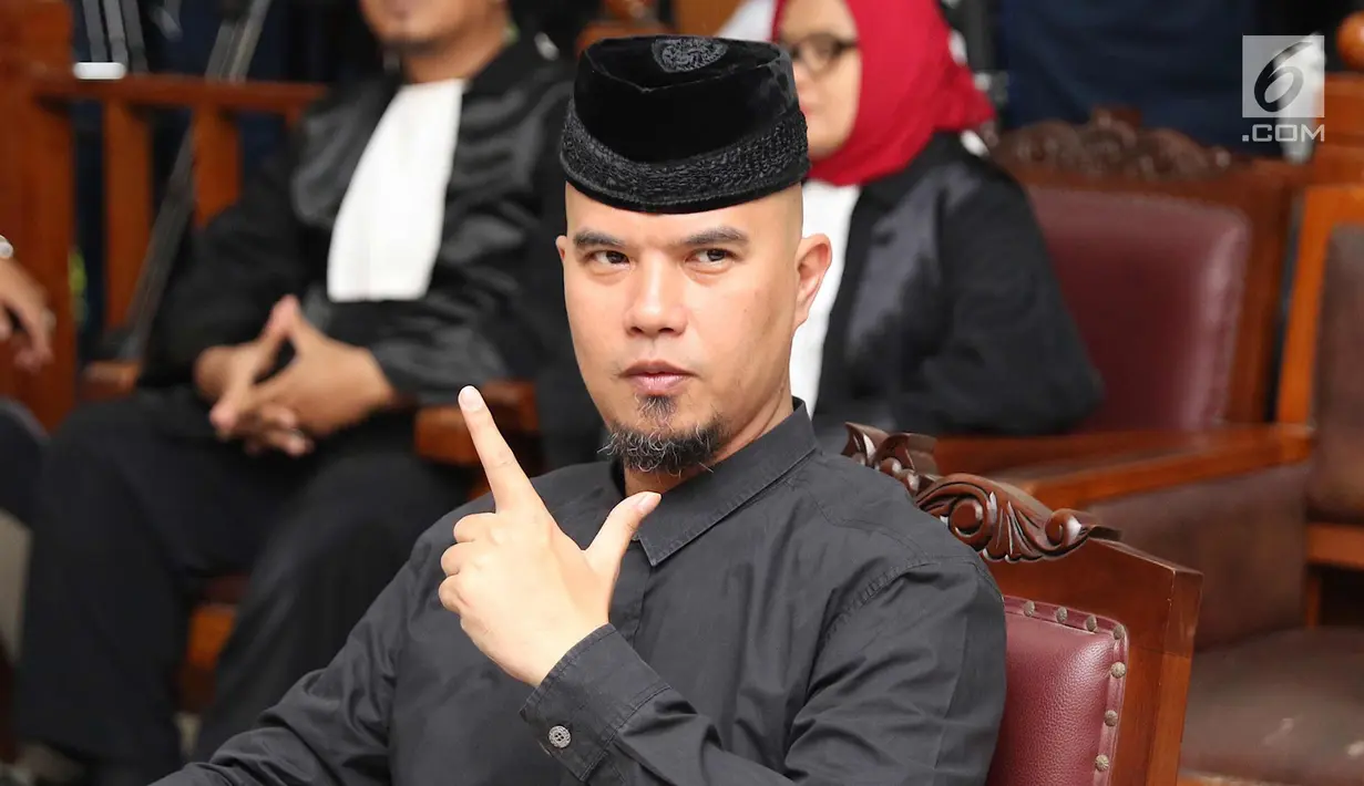 FOTO: Gaya Ahmad Dhani Jalani Sidang Perdana Kasus Ujaran Kebencian ...