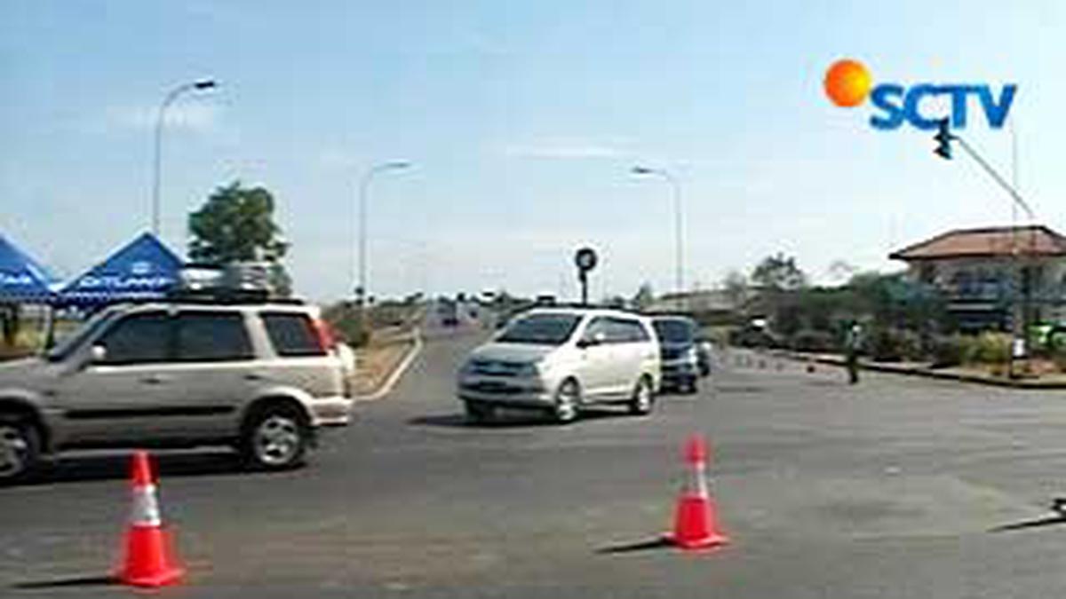 Arus Kendaraan di Tol Kanci Masih Lengang - News Liputan6.com