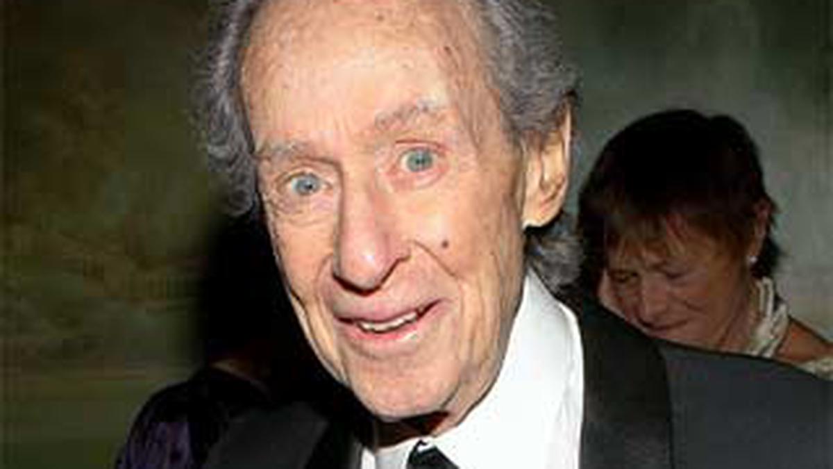 Sutradara Arthur Penn Tutup Usia