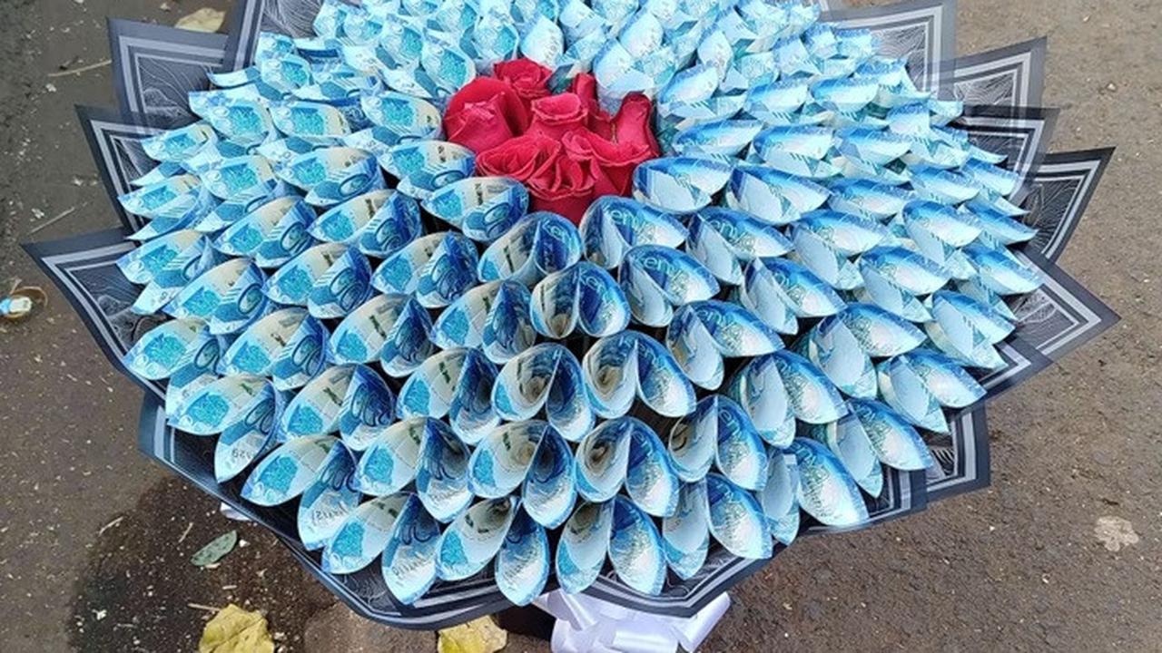 Hari Valentine: Warga Kenya Diminta Tak Merangkai Uang Kertas Jadi Buket
