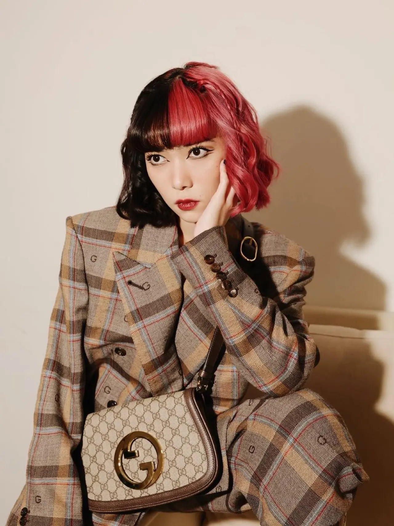 Tampil Nyentrik, Ini 6 Potret Isyana Sarasvati dengan Rambut Unik Dua ...