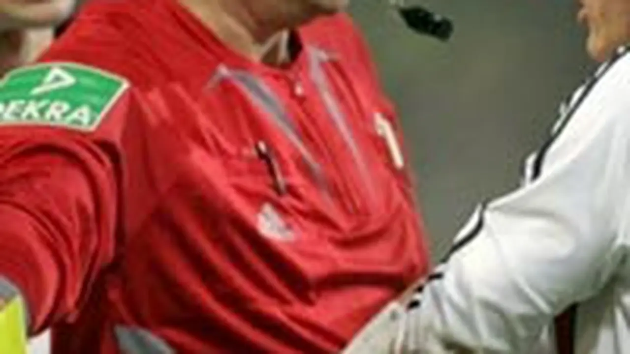 UEFA Tunjuk Fandel - Bola Liputan6.com