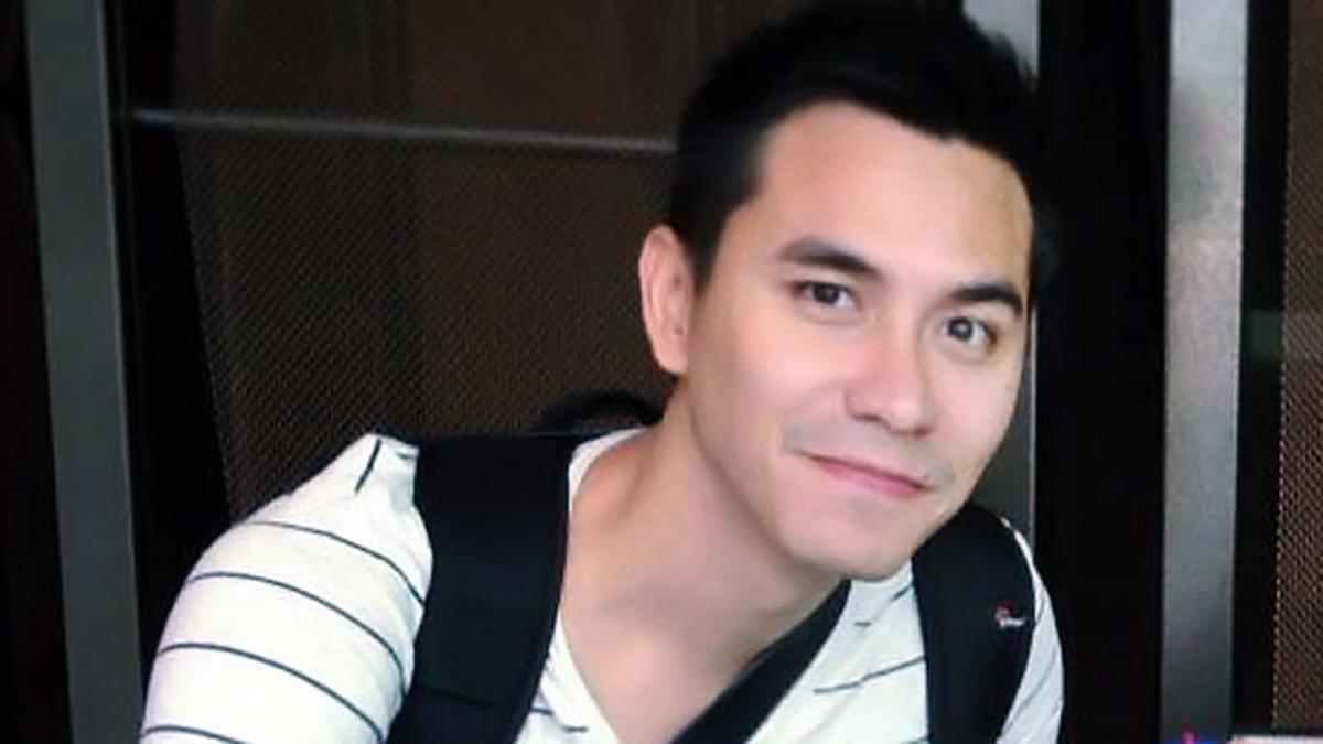 Darius Sinathrya Doyan Cukur Rambut - ShowBiz Liputan6.com