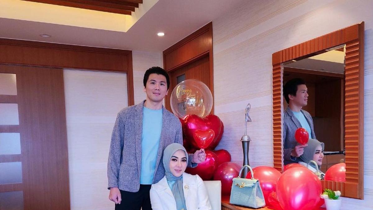 6 Potret Mewah Syahrini Merayakan Ulang Tahun ke-43 di Disneyland Tokyo ...