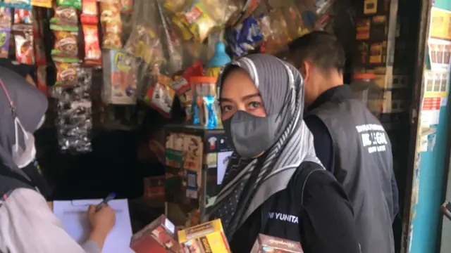 Rugikan Negara dan Berbahaya, Puluhan Ribu Batang Rokok Ilegal Disita di Garut - Regional ...