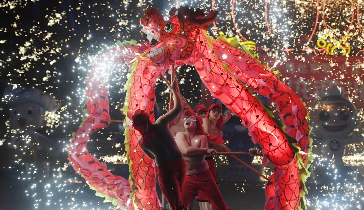FOTO: Melihat Tarian Naga Selama Festival Musim Semi di Beijing - Foto ...