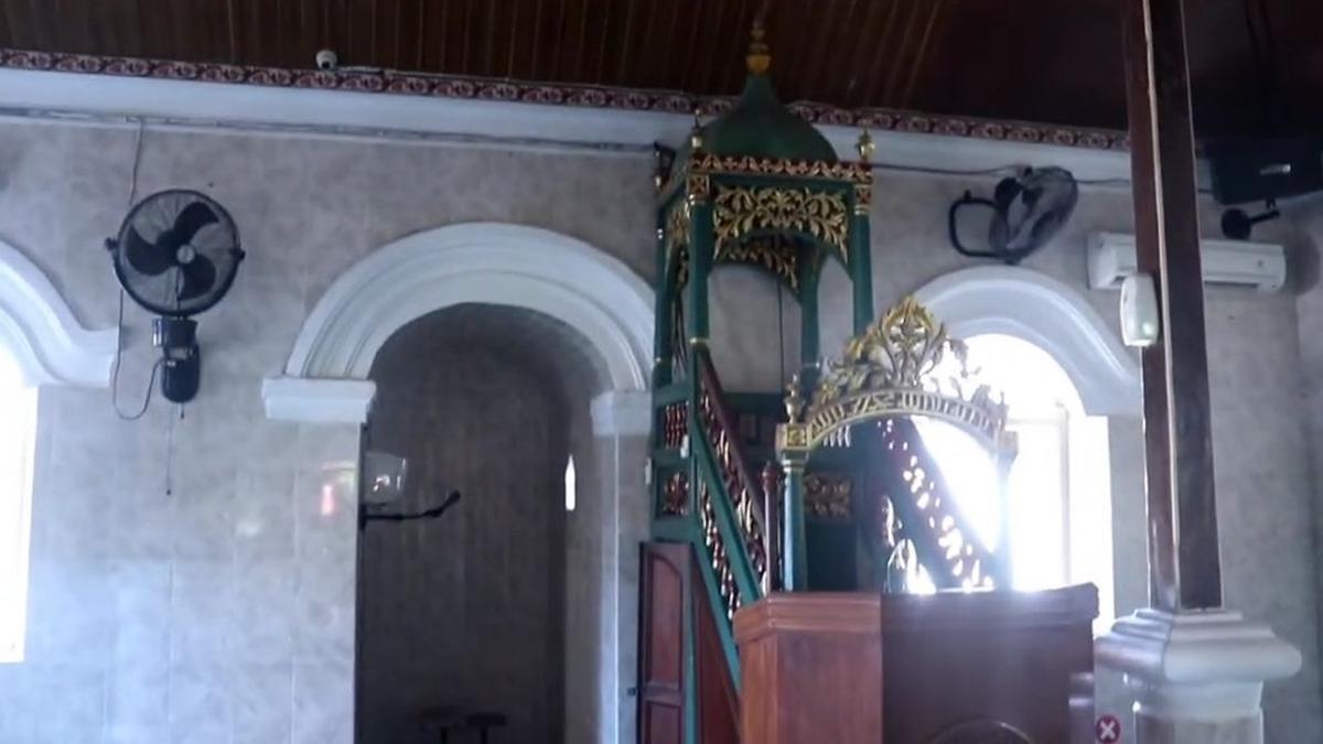 6 Fakta Menarik Masjid Assyuhada Kampung Bugis di Bali yang Berumur 200 ...