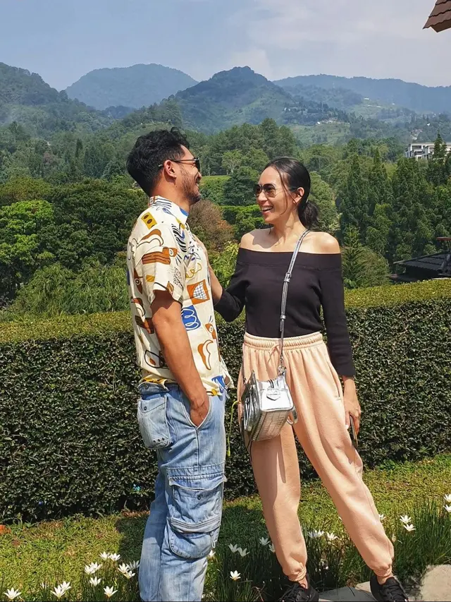 7 Potret Yama Carlos Bareng Pacar Baru Usai Menduda Dua Kali, Siap Nikah - Hot Liputan6.com