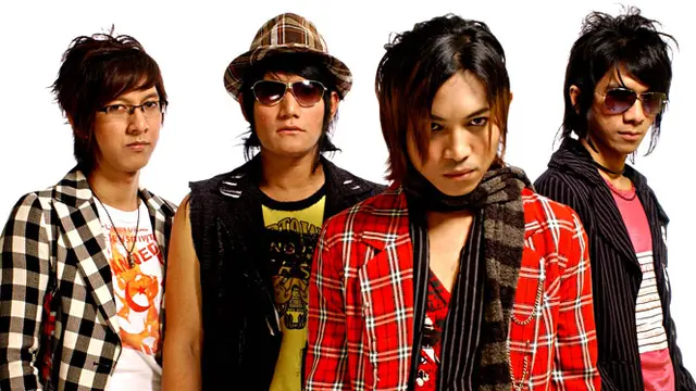 Lawan Pembajakan, J-Rock Jualan VCD di Kaki Lima - ShowBiz Liputan6.com