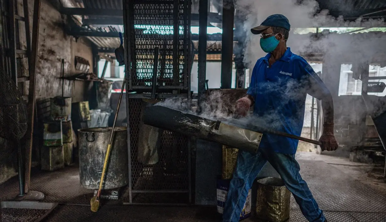 FOTO: Mengintip Dapur Pembuatan Kopi Antong di Malaysia - Foto Liputan6.com