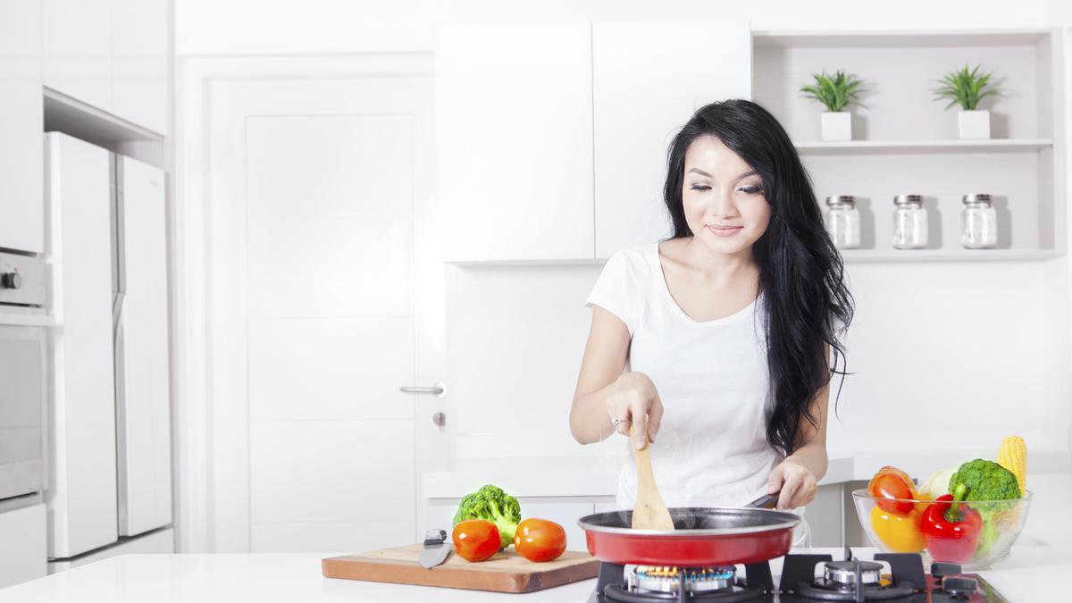 Masak Menu Sehat untuk Keluarga dan Penuhi Kebutuhan Nutrisi Harian - Lifestyle Fimela.com