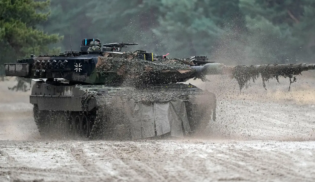 Jerman Unjuk Kemampuan Tempur Tank Leopard 2A6 - Foto Liputan6.com