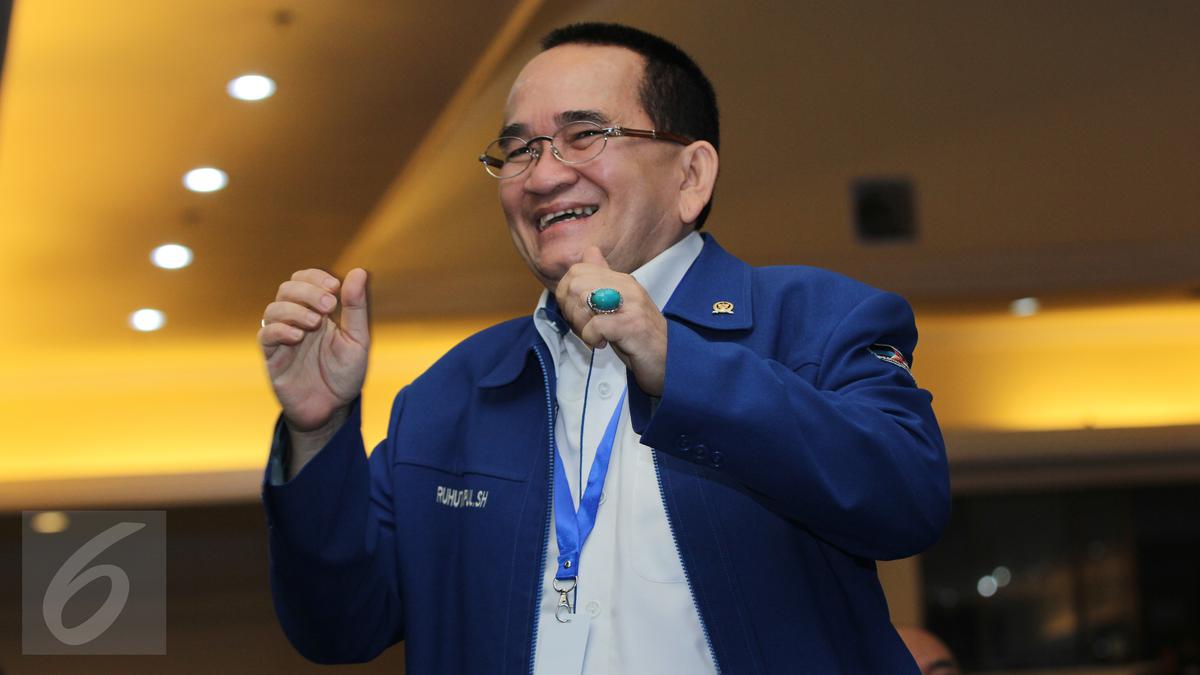 Ruhut Sitompul: Roy Suryo Nyerang Biar Ikut Terkenal - News Liputan6.com