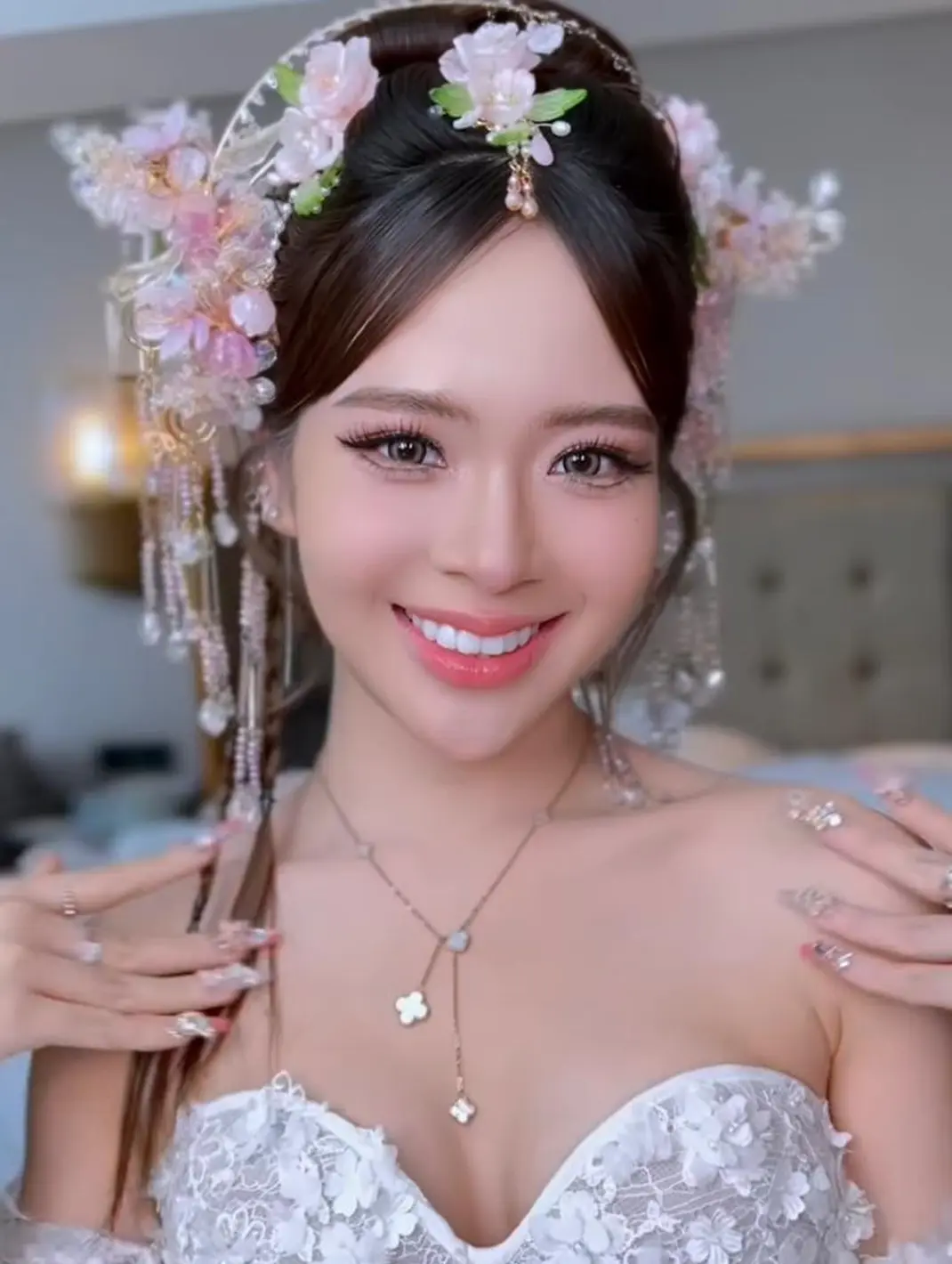 6 Gaya Cindy Yuvia Eks JKT48 Resmi Dilamar Kekasihnya, Tampil Unreal ...