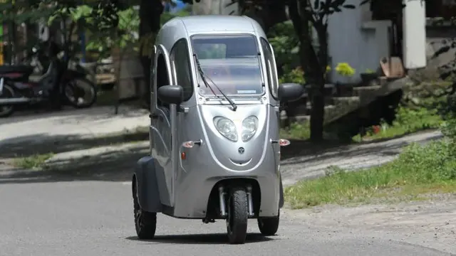 Mencoba Motor Listrik Roda Tiga Emak-Emak Solo - Otomotif Liputan6.com